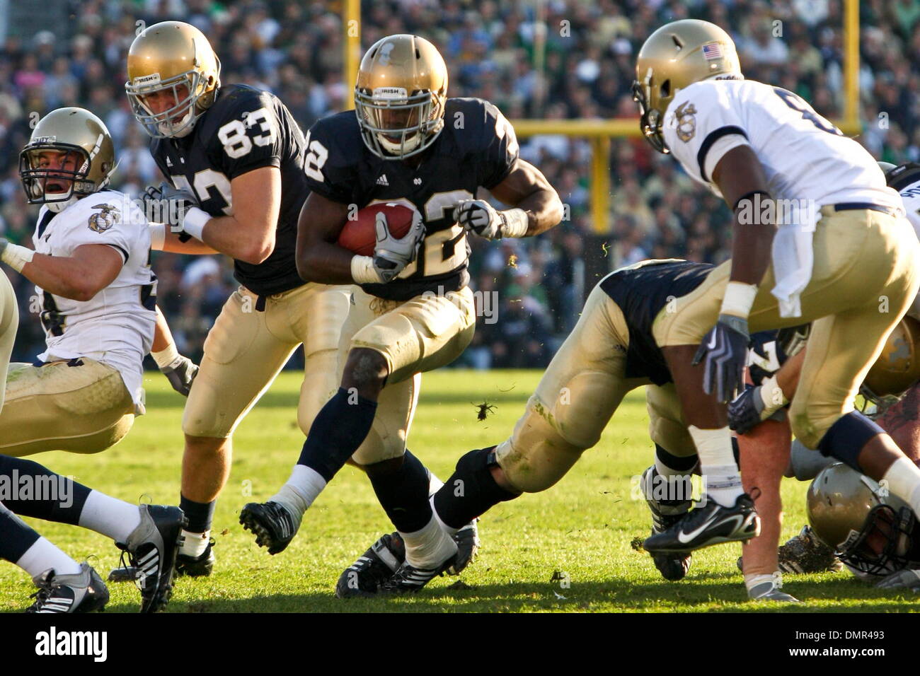 Notre Dame running back Theo Riddick (32) busts through the line during ...