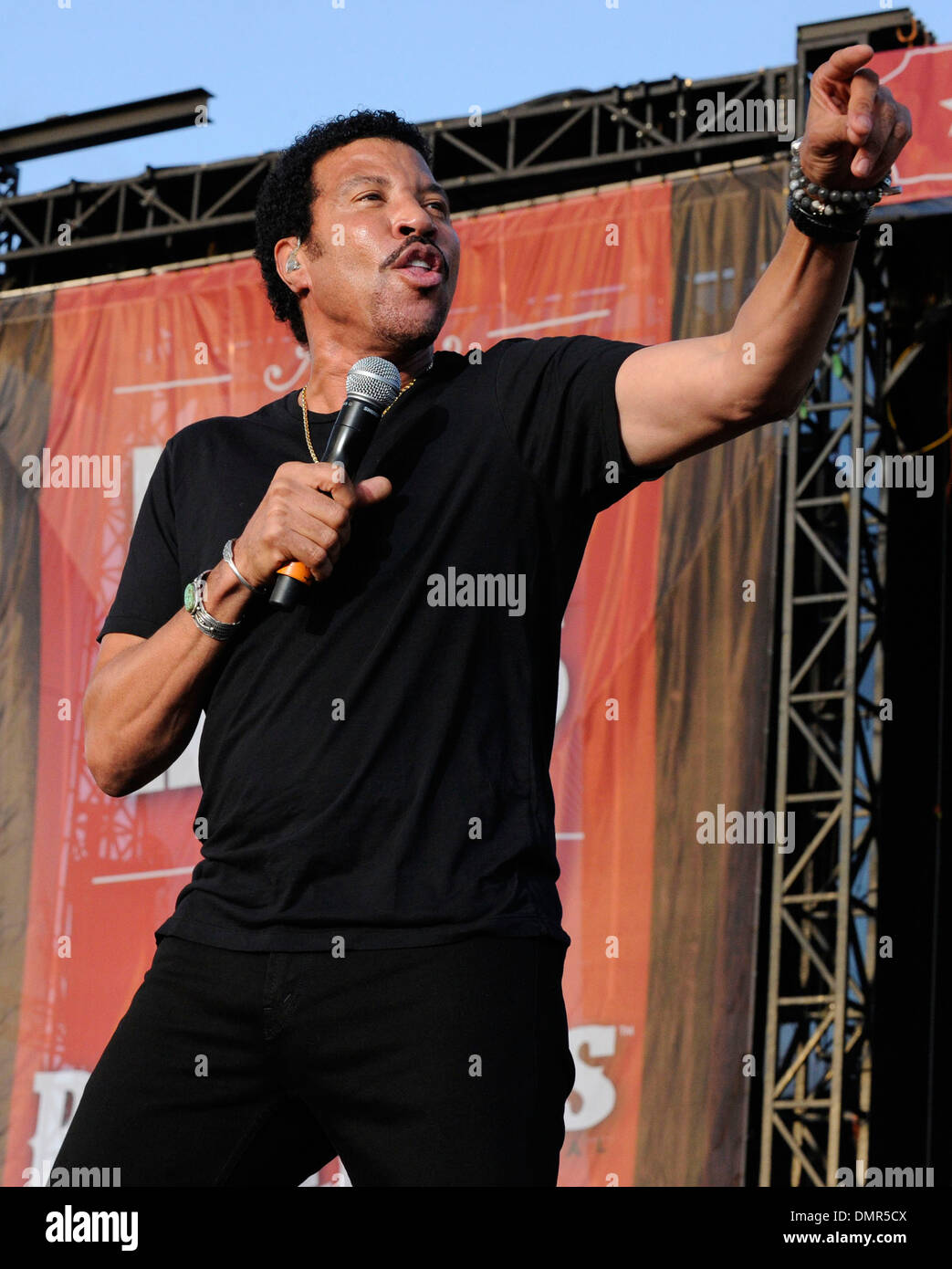 Lionel Richie performing at 1st Annual Boots and Hearts Music Festival ...