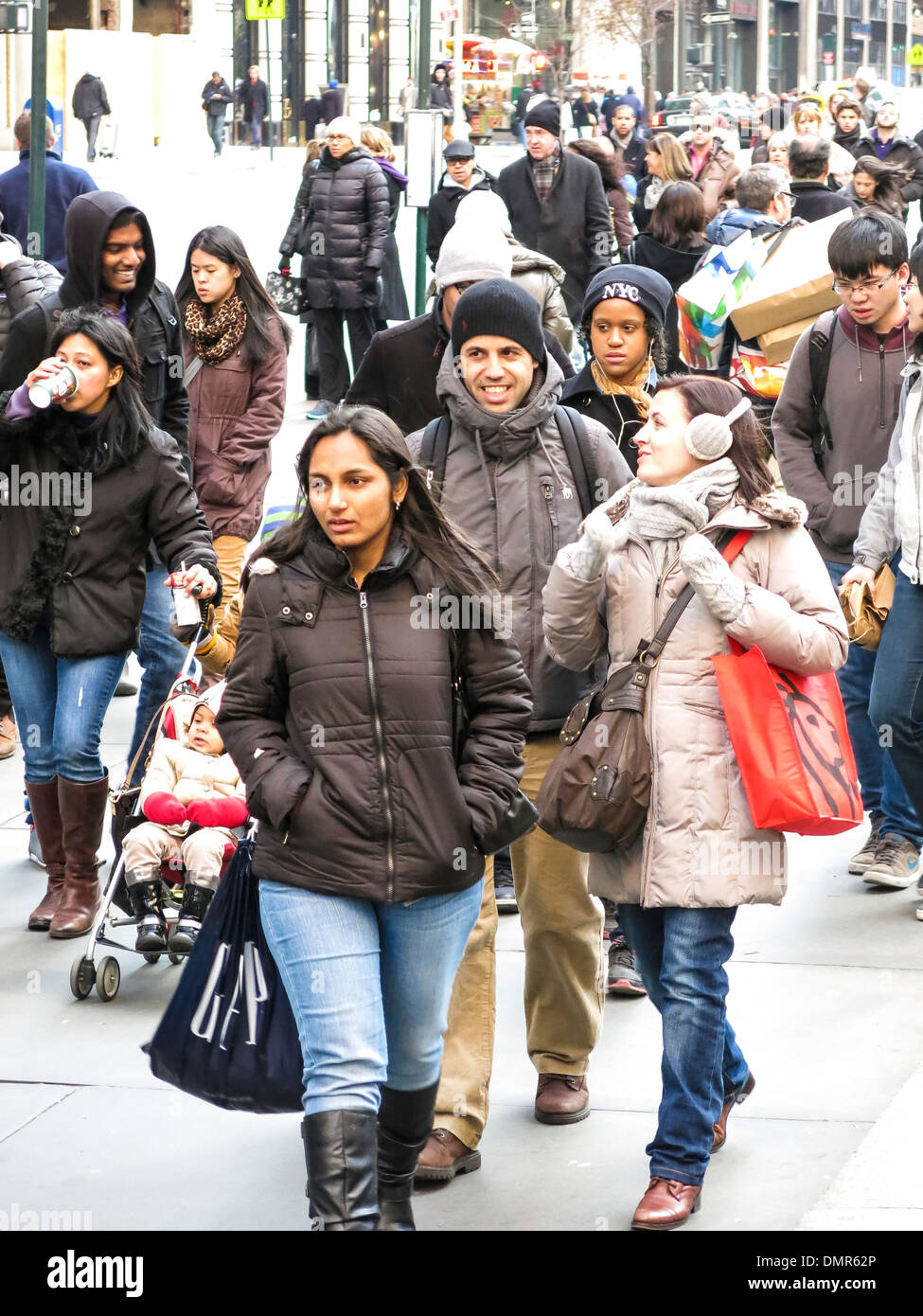 Black friday shoppers hi-res stock photography and images - Alamy