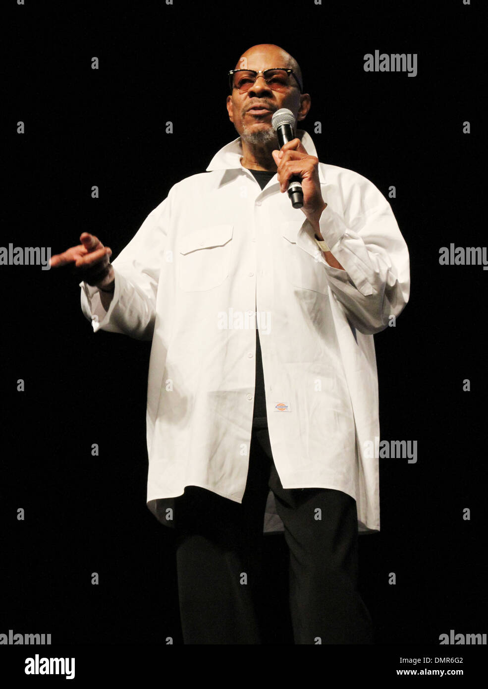 Avery brooks hi-res stock photography and images - Alamy