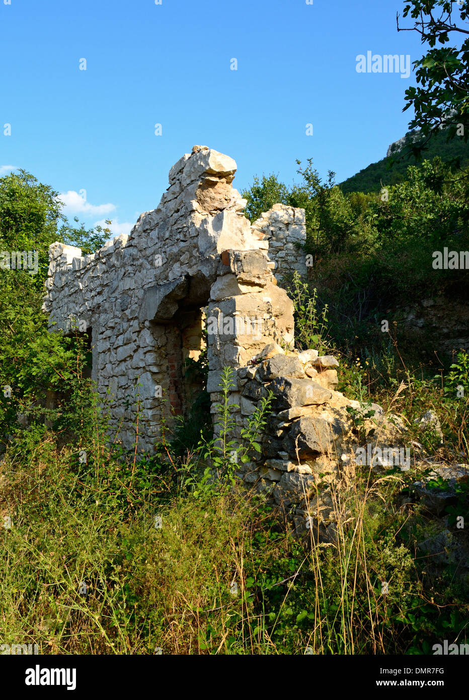 Ruined homes hi-res stock photography and images - Alamy