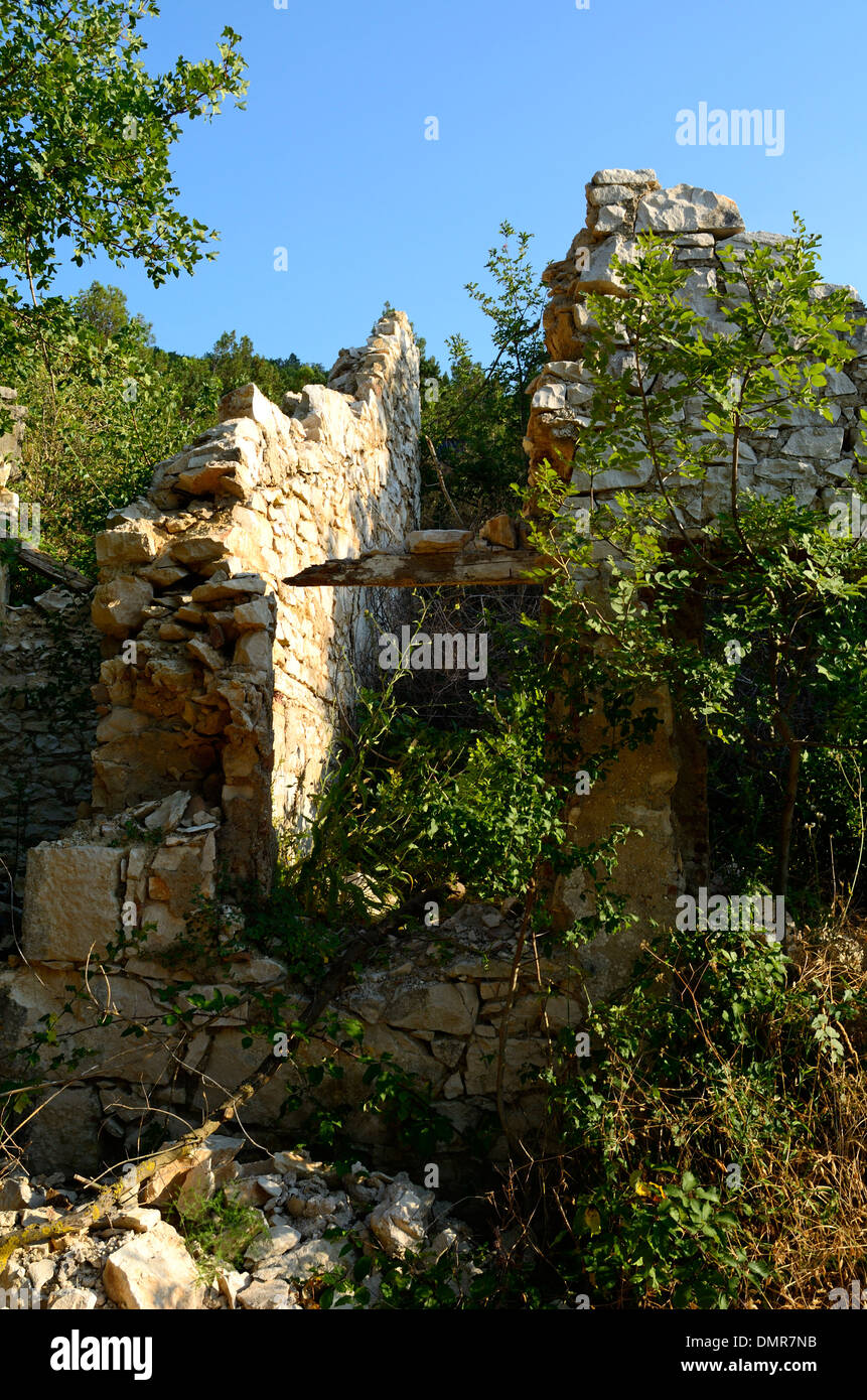 Ruined Stone Walls High Resolution Stock Photography and Images - Alamy