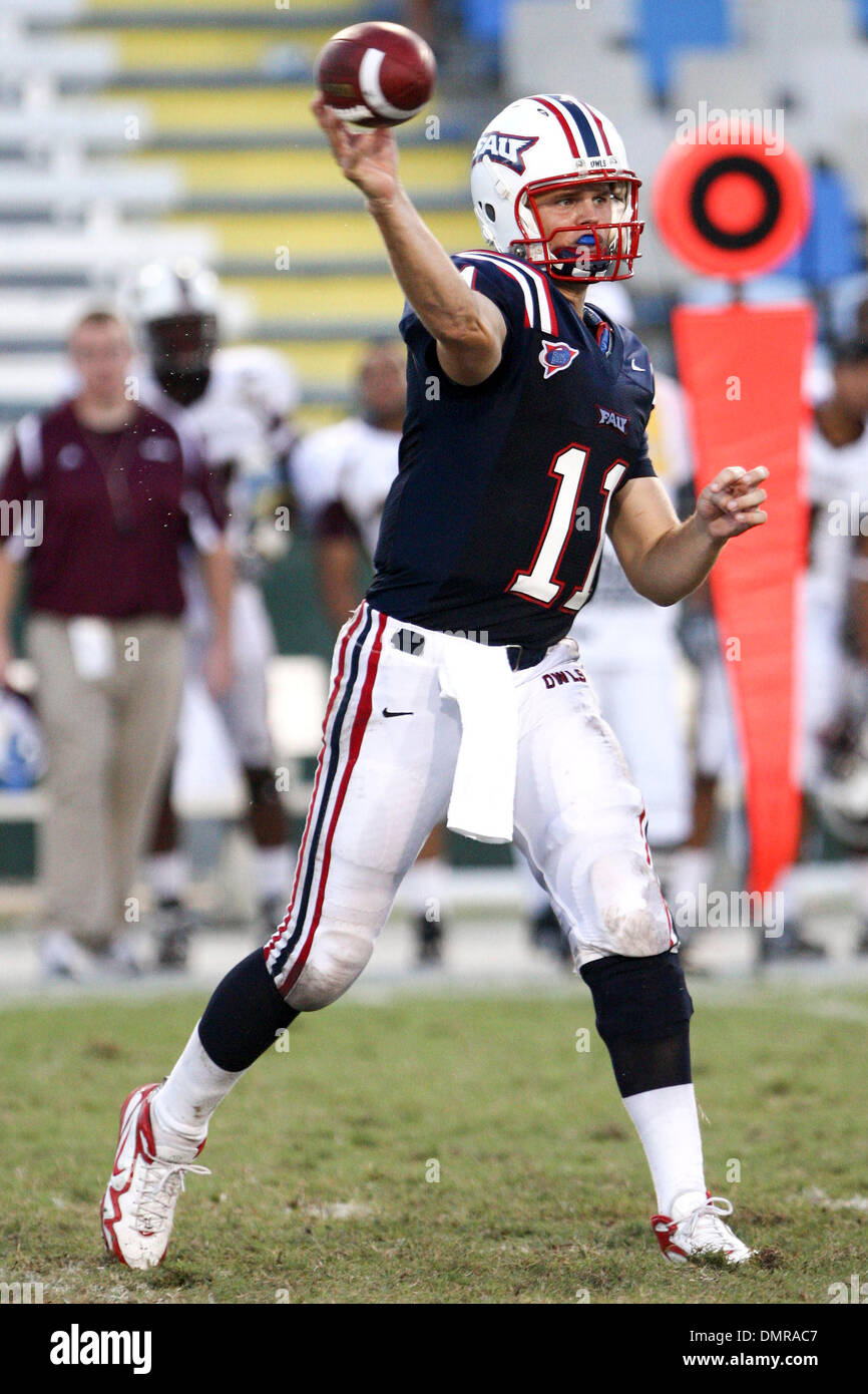 Florida Atlantic quarterback Rusty Smith (11) passes. The Lousiana ...