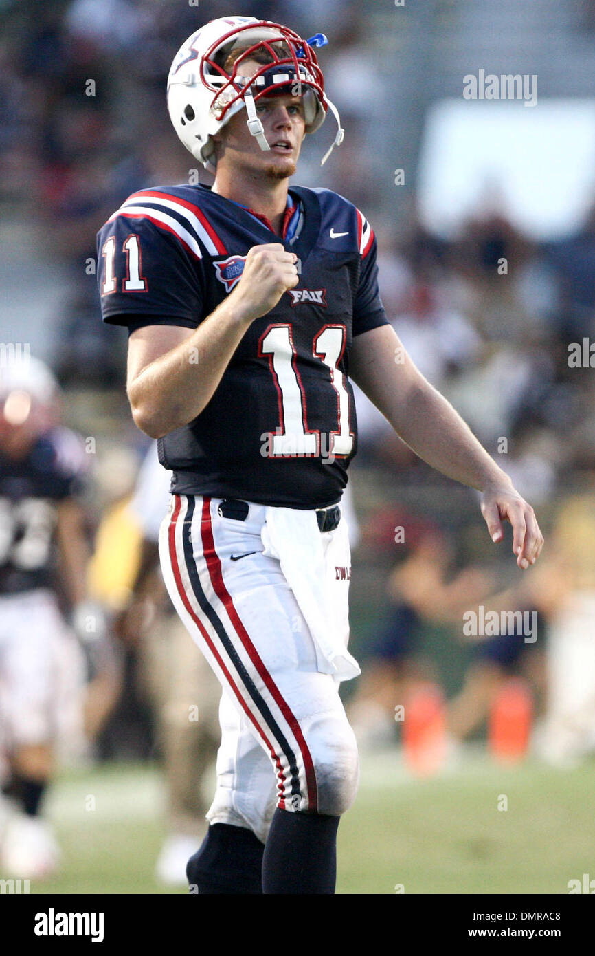 Florida Atlantic quarterback Rusty Smith (11) celebrates his team ...