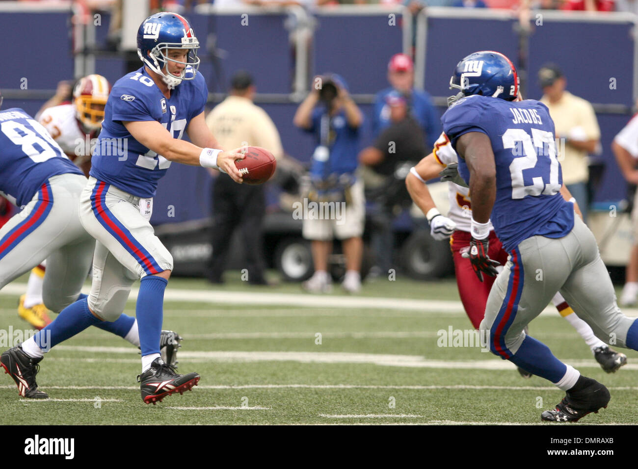 Handoff image hi-res stock photography and images - Alamy