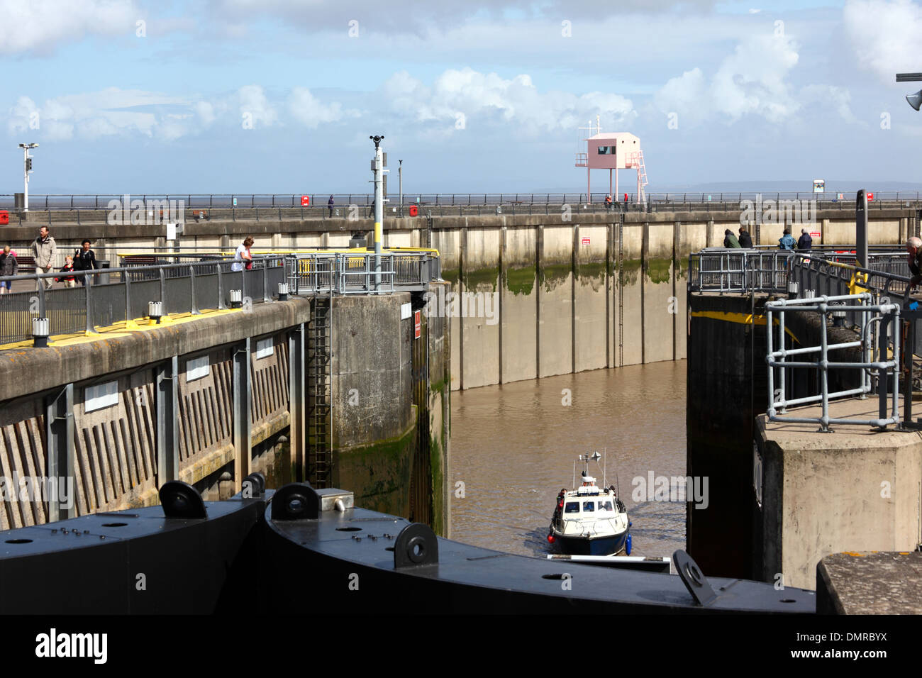 Barrage structure hi-res stock photography and images - Alamy