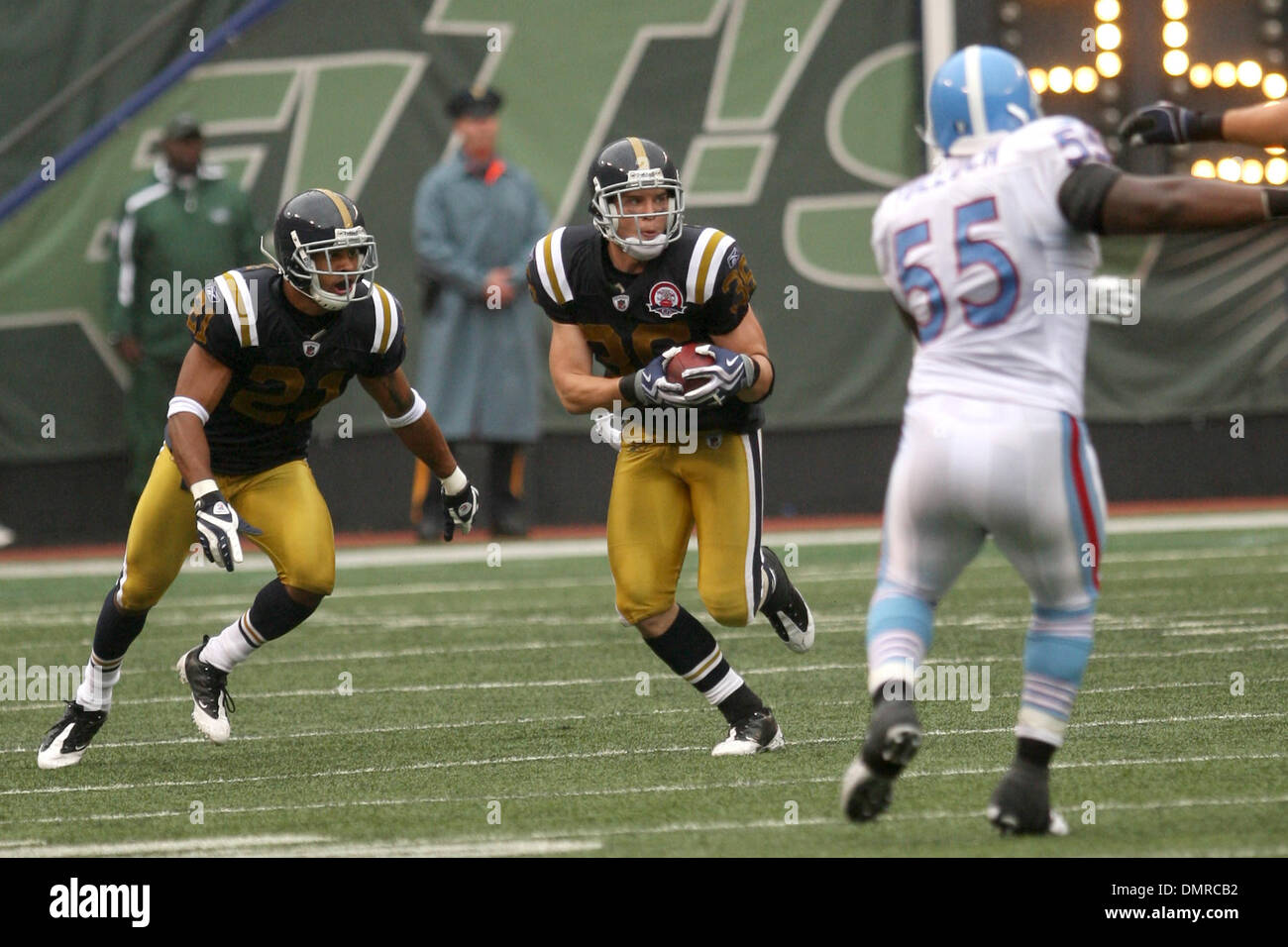 New york jets uniforms hi-res stock photography and images - Alamy