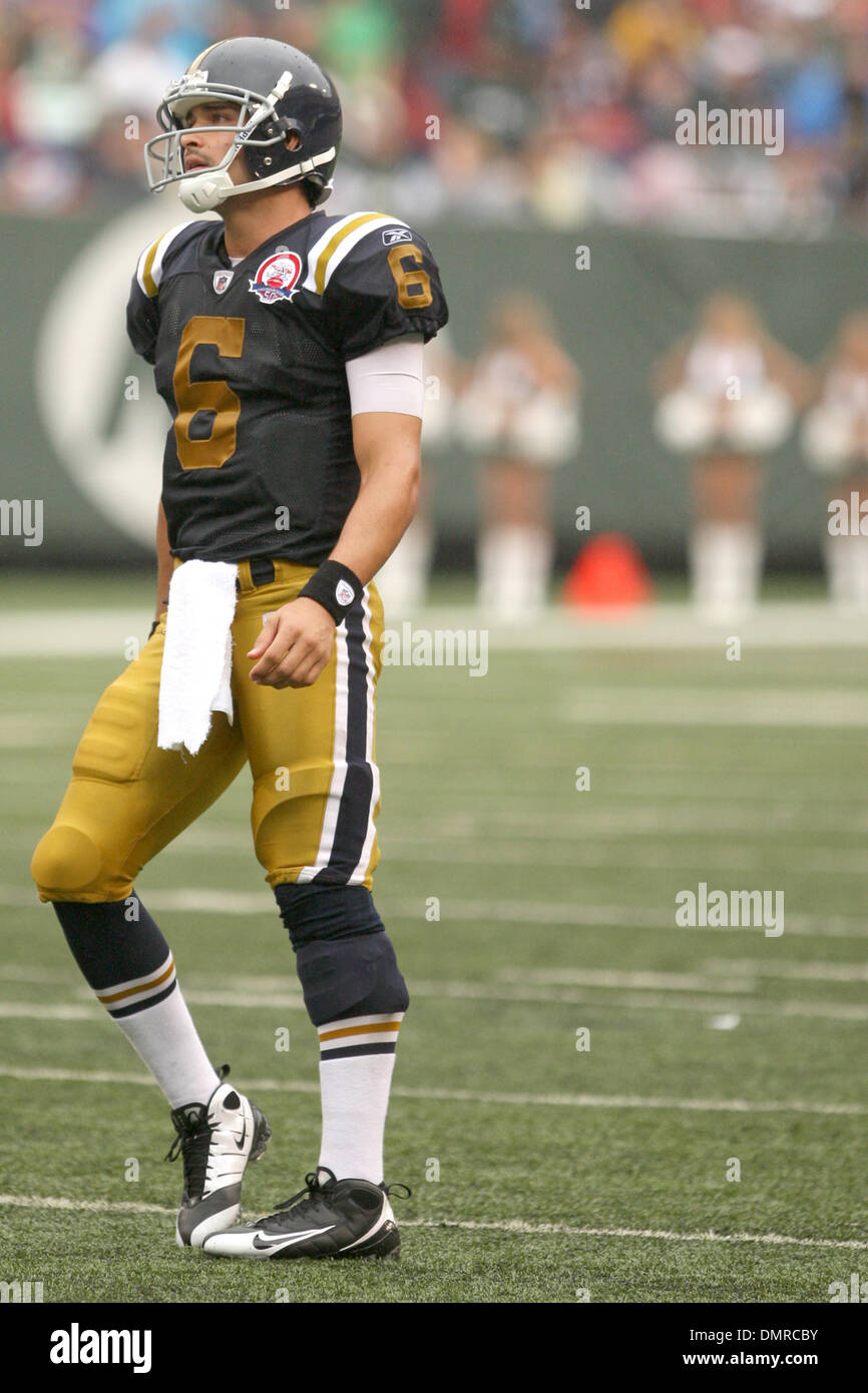 New york jets uniforms hi-res stock photography and images - Alamy