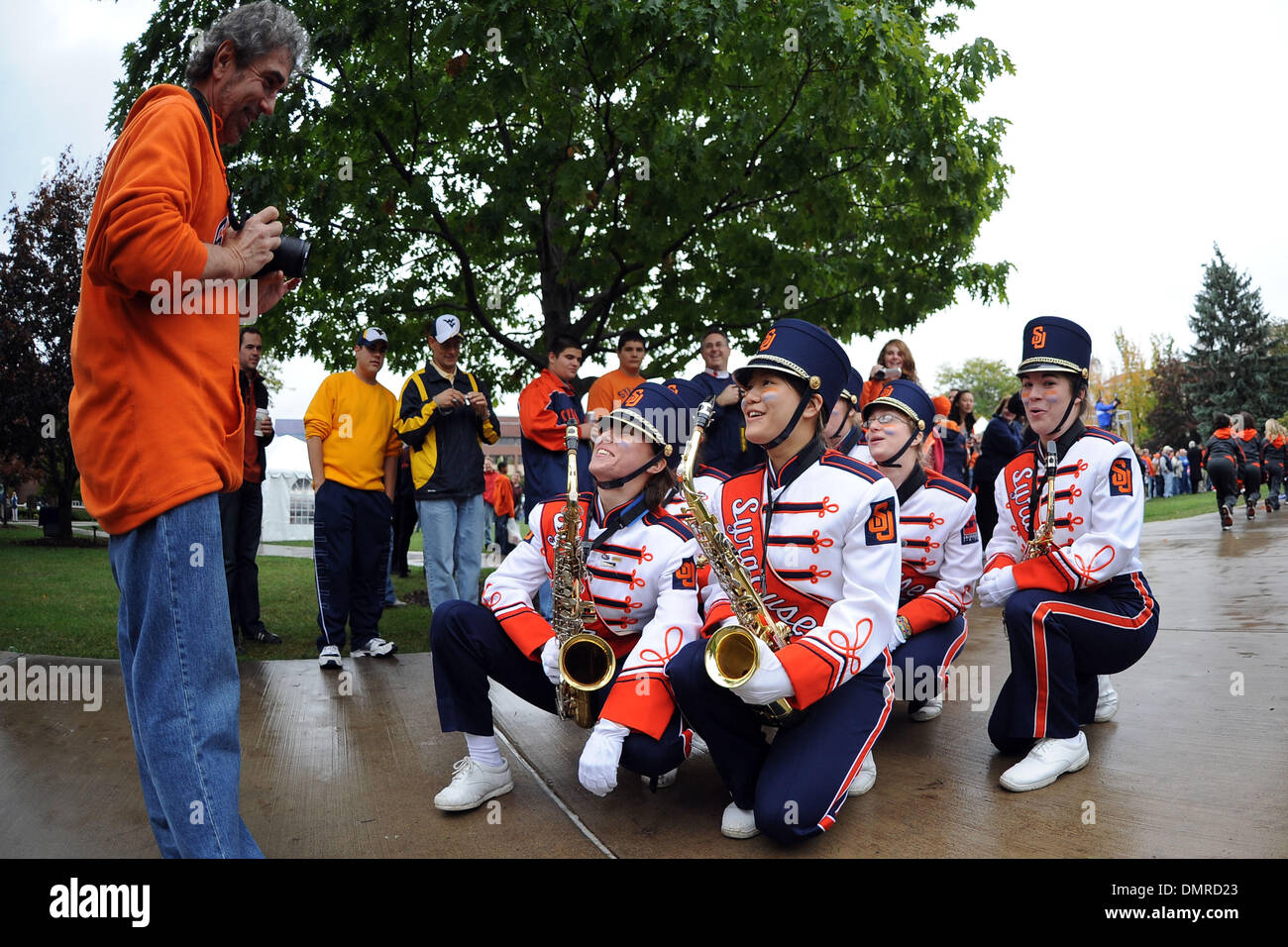 Members of the Syracuse marching band sing to a bystander during the ...