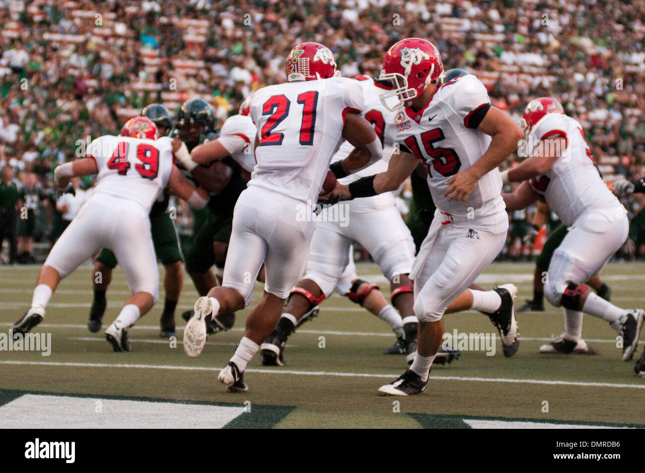Fresno State running back Ryan Mathews #21 takes a hand-off from ...