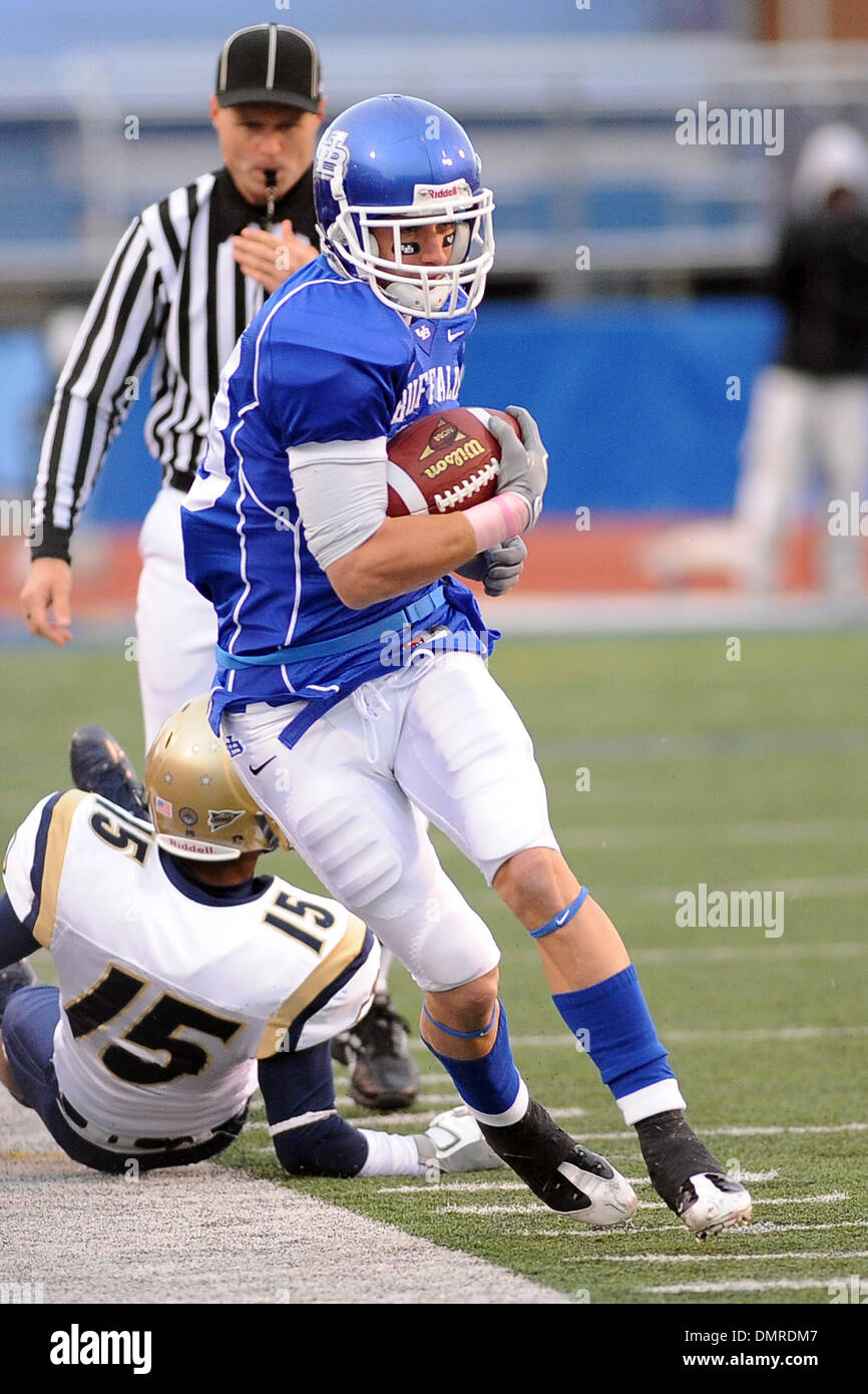 Buffalo wide receiver Brett Hamlin (88) tries to stay inbounds at the ...