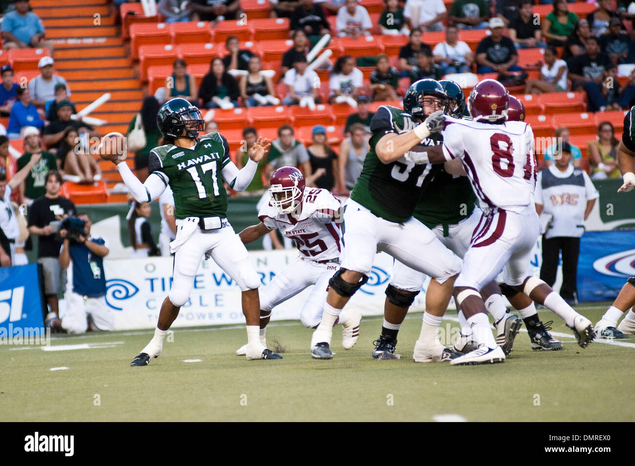 Hawaii quarterback Bryant Moniz #17 during first half action in the ...