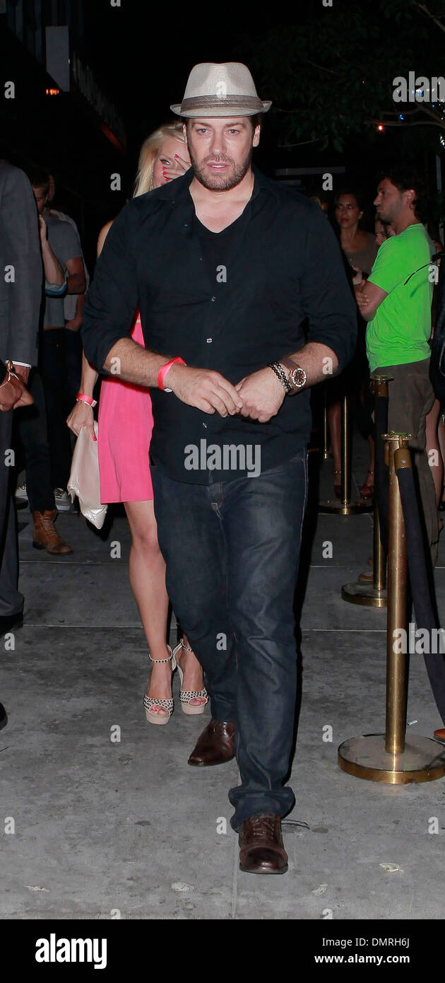 Giovanni agnelli arriving bellows nightclub High Resolution Stock ...