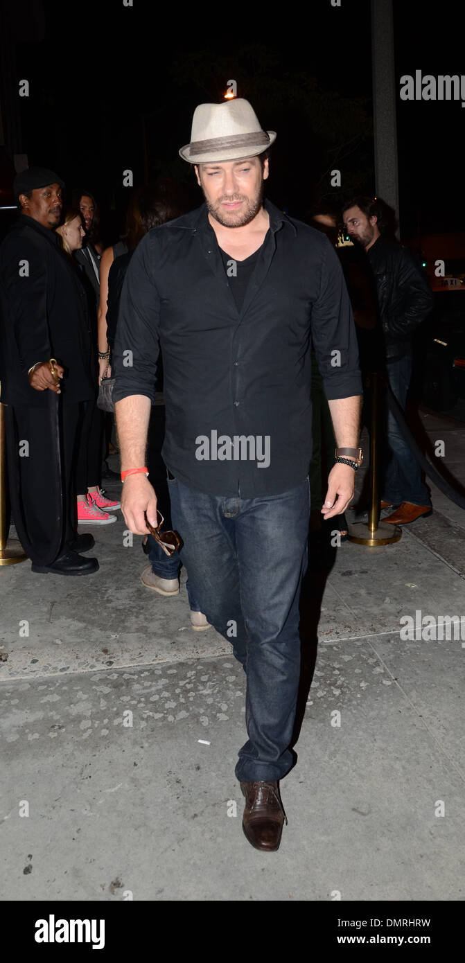 Giovanni agnelli arriving bellows nightclub hi-res stock photography ...