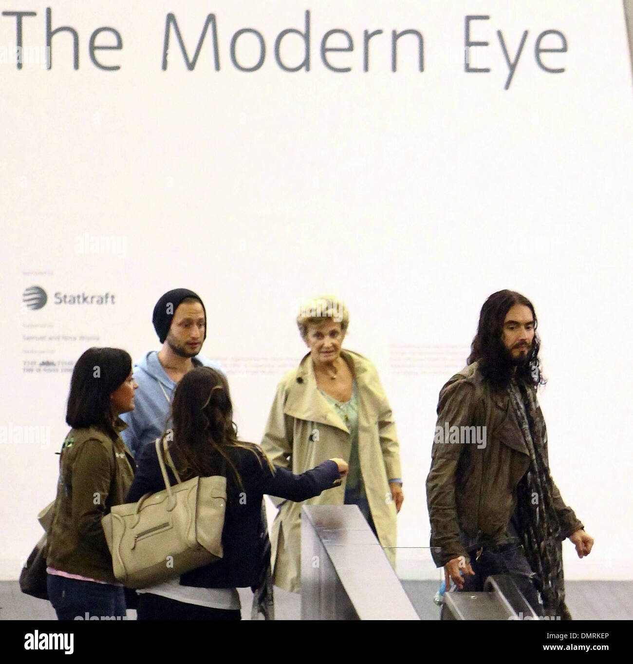 Russell brand and girlfriend hi-res stock photography and images - Alamy