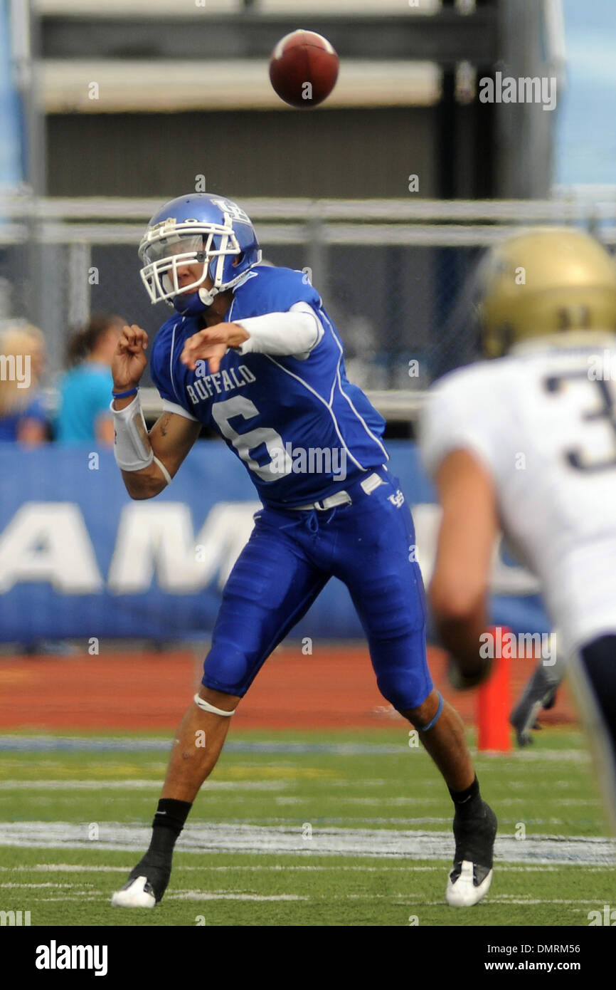 University of Buffalo Bulls quarterback Zach Maynard fires the ball ...
