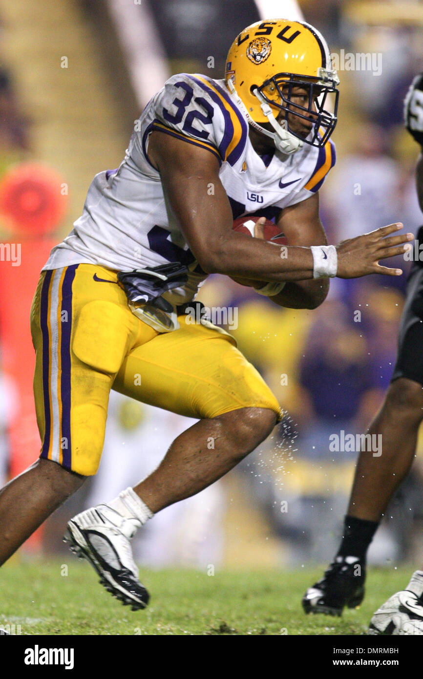 LSU running back Charles Scott (32) runs against the Commodores. The ...