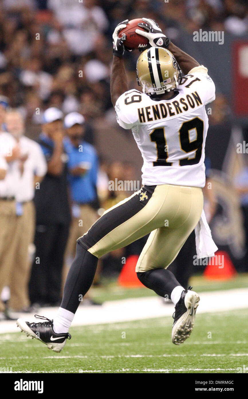 Saints wide receiver Devery Henderson (19) makes the reception. The New ...