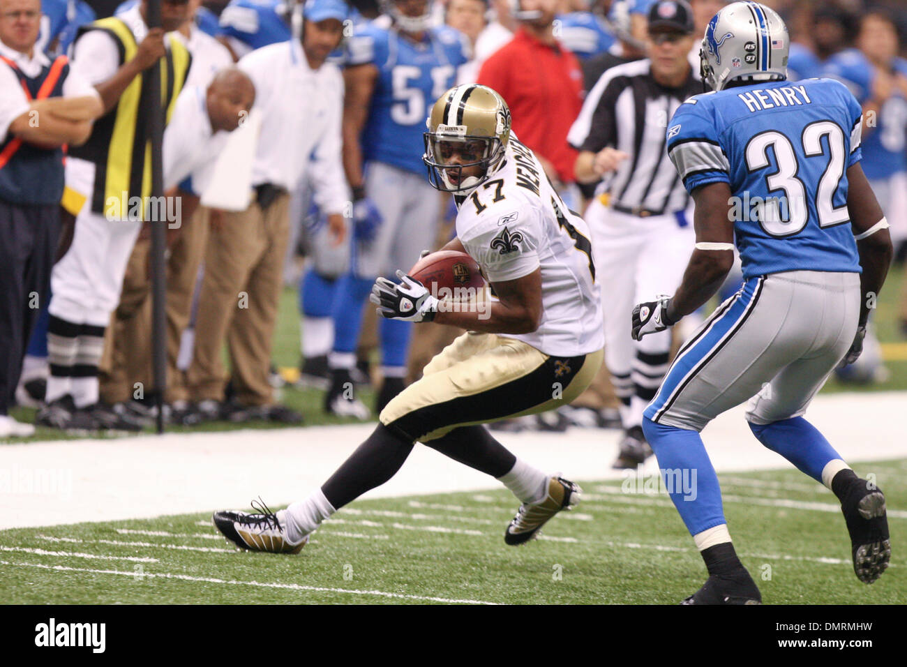 Saints receiver Robert Meachem (17) makes a move after the reception ...