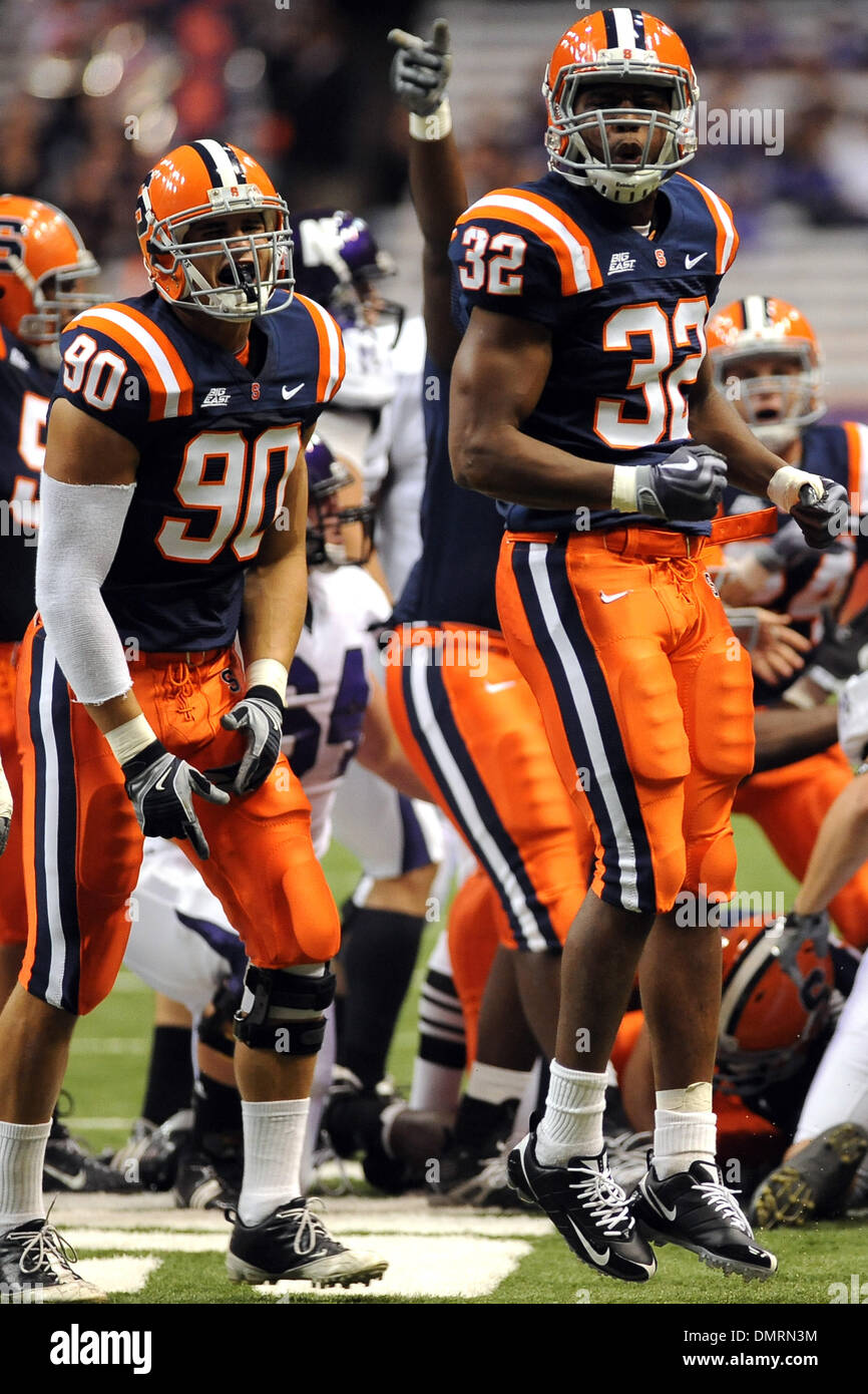Syracuse linebacker Doug Hogue (32) celebrates the defenses fumble ...
