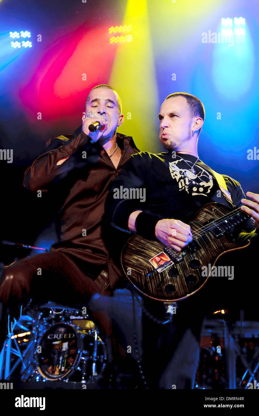Creed lead vocalist Scott Stapp and lead guitarist Mark Tremonti during ...