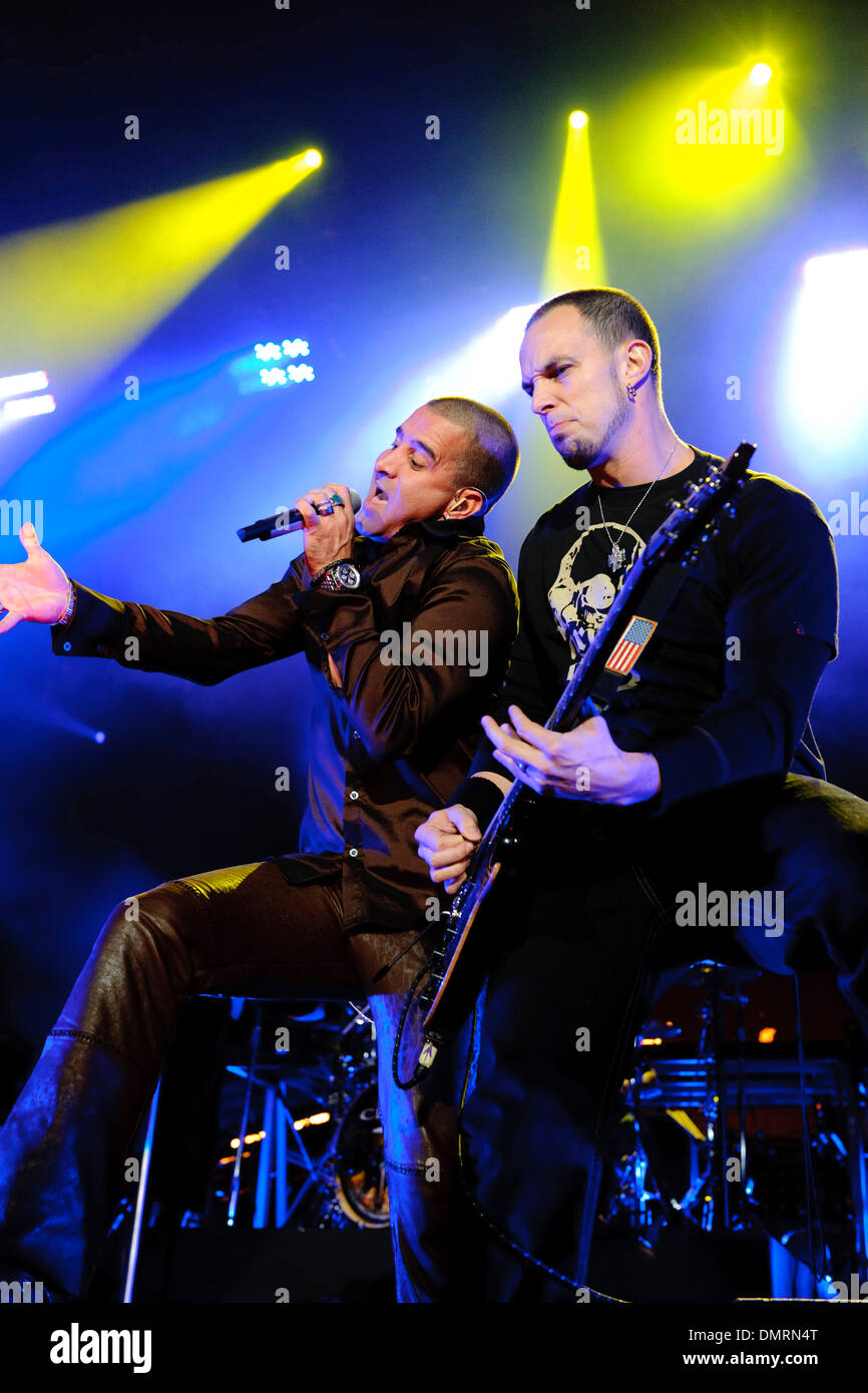 Creed lead vocalist Scott Stapp and lead guitarist Mark Tremonti during ...