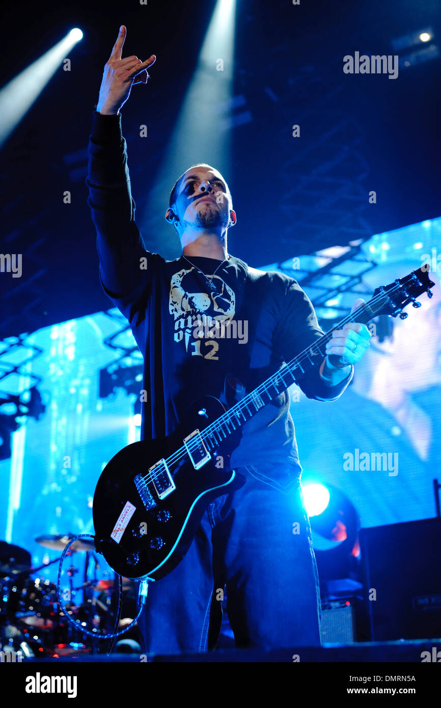Creed lead guitarist Mark Tremonti during the bands show in Dallas ...