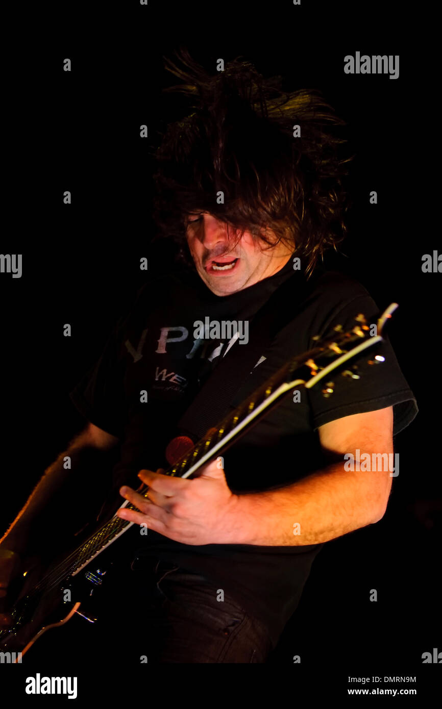 ENT: SEPT 22 Staind live in Dallas Texas at the Superpages.com Center ...