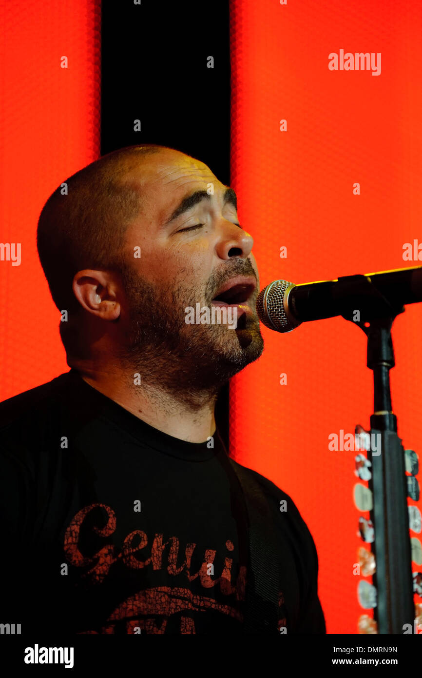 ENT: SEPT 22 Staind lead vocalist Aaron Lewis during their concert in ...