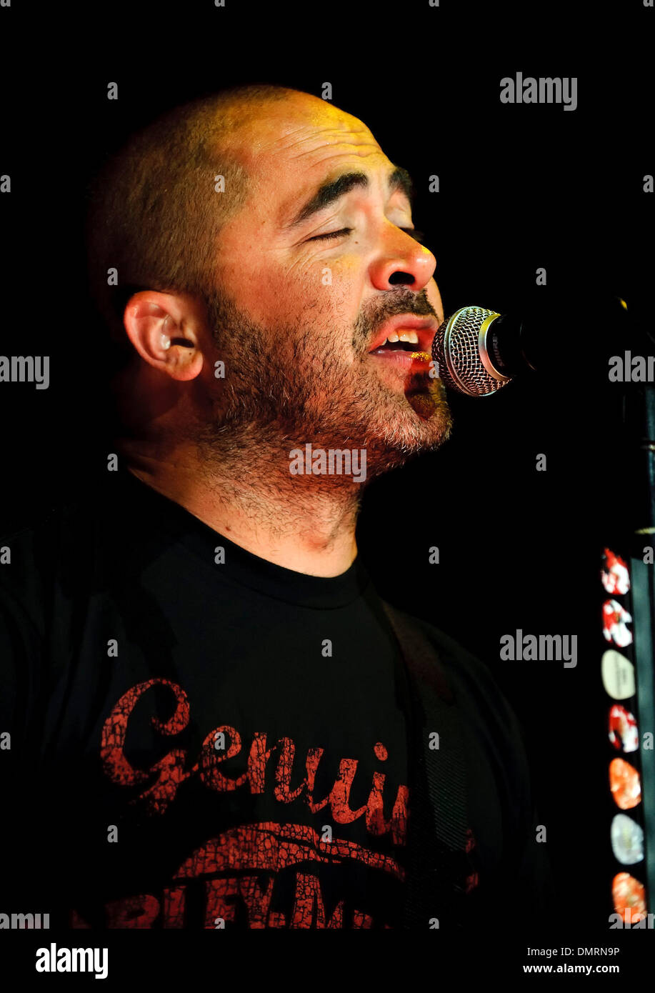 ENT: SEPT 22 Staind lead vocalist Aaron Lewis during their concert in ...