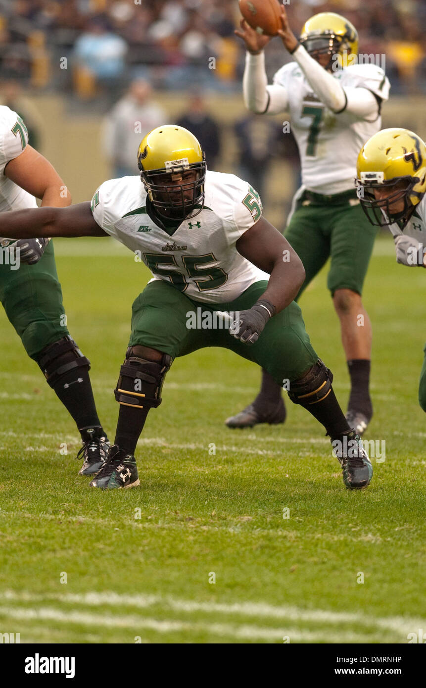 South Florida Bulls offensive lineman Jeremiah Warren (55) in pass ...