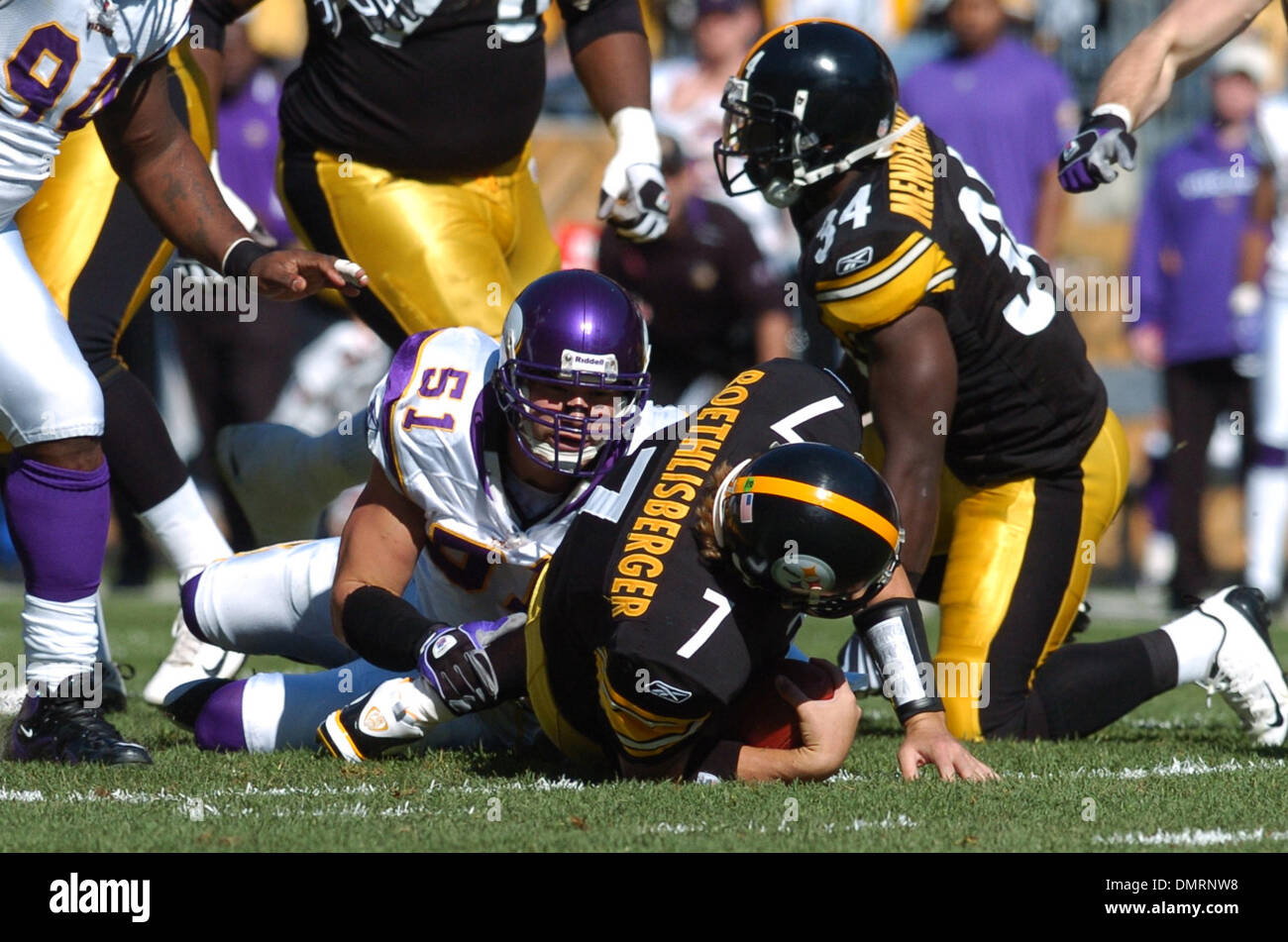 Minnesota Vikings linebacker Ben Leber (51) sacks Pittsburgh Steelers ...