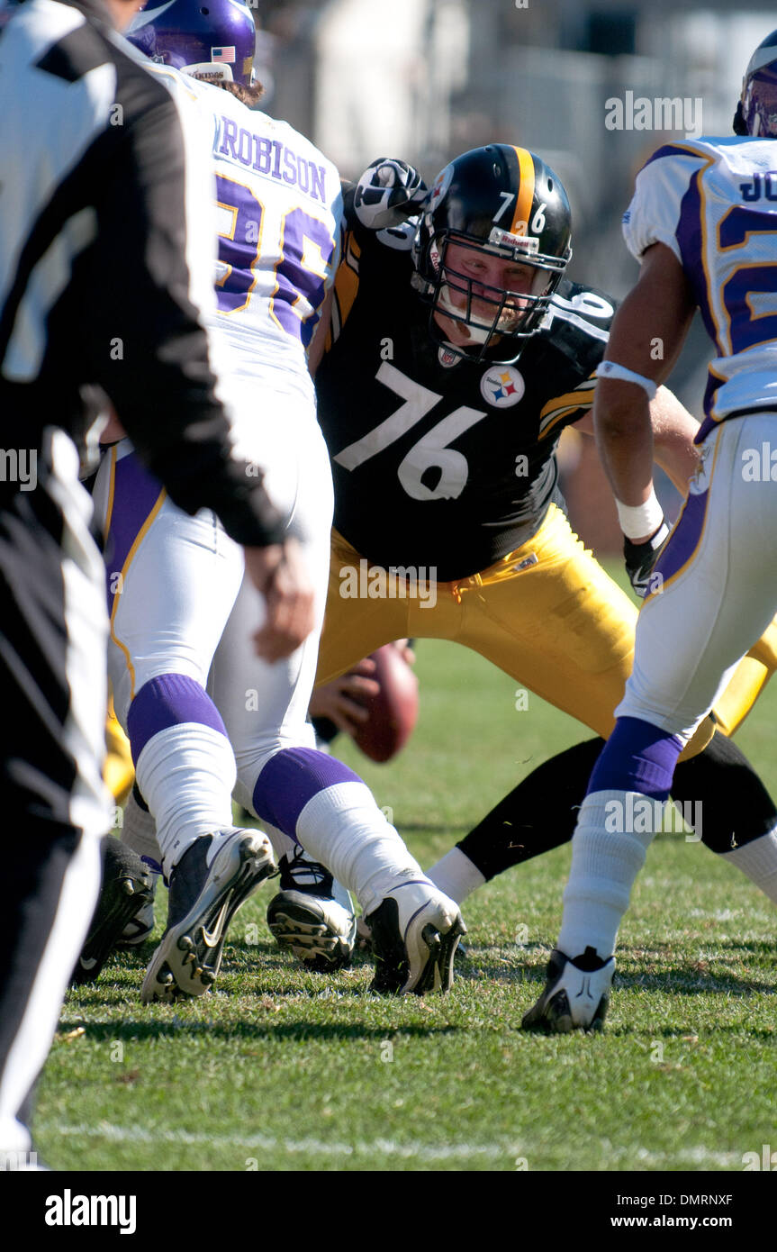 Pittsburgh Steelers defensive lineman Chris Hoke (76) blocks on special ...
