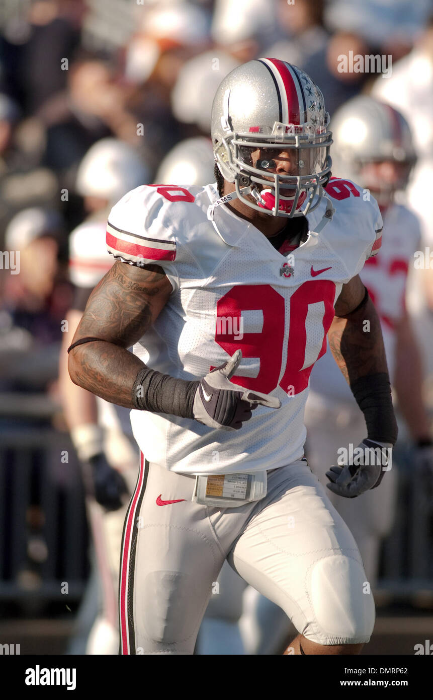 Ohio State Buckeyes defensive lineman Thaddeus Gibson (90) in action ...