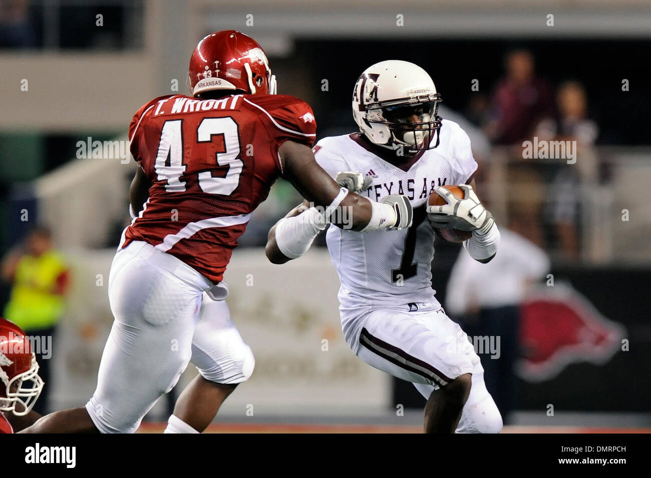 Inaugural 2009 Southwest Classic between the Arkansas Razorbacks and ...