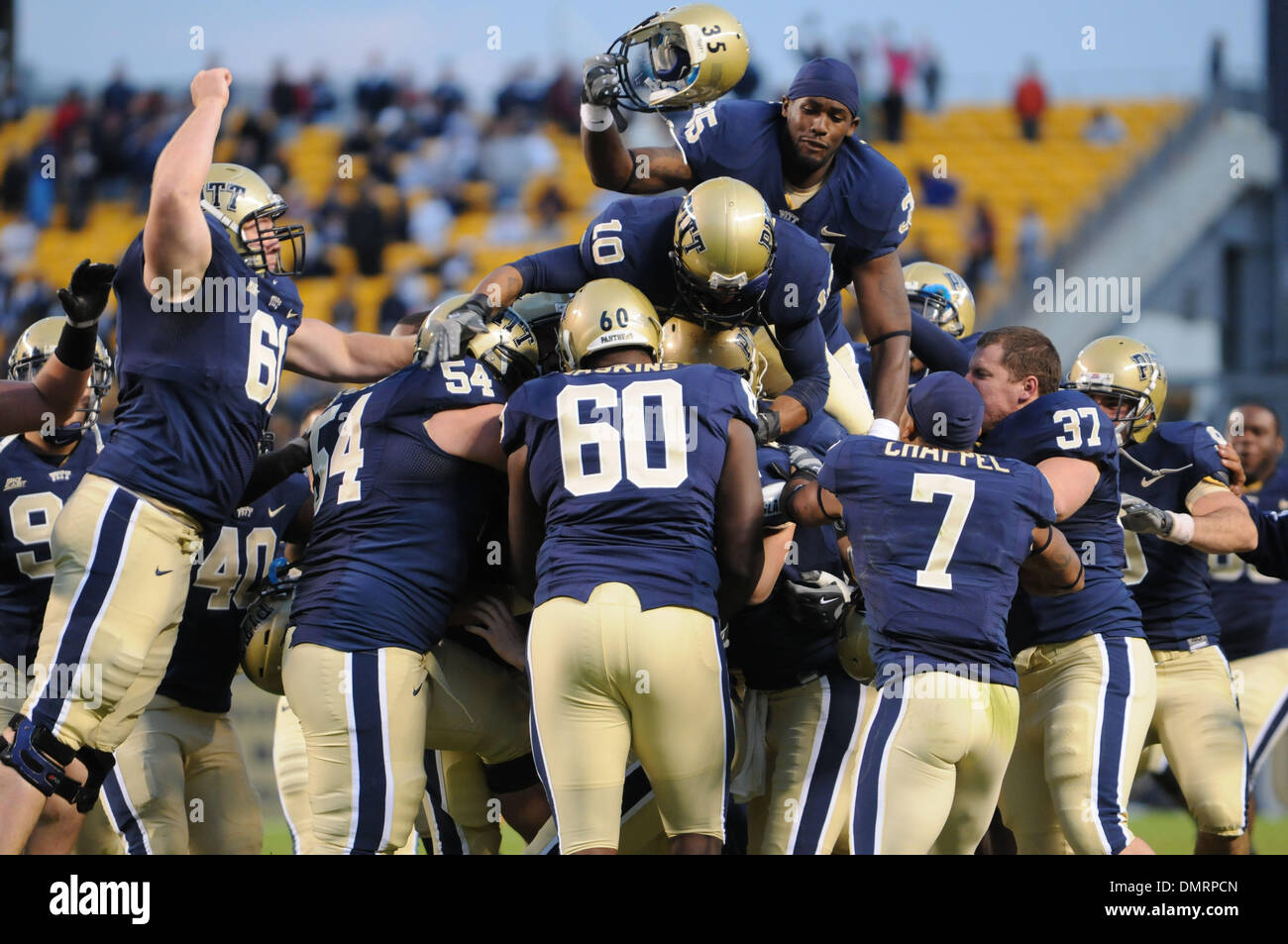 Pittsburgh Panthers tight end Nate Byham (80) runs for yardage after a ...
