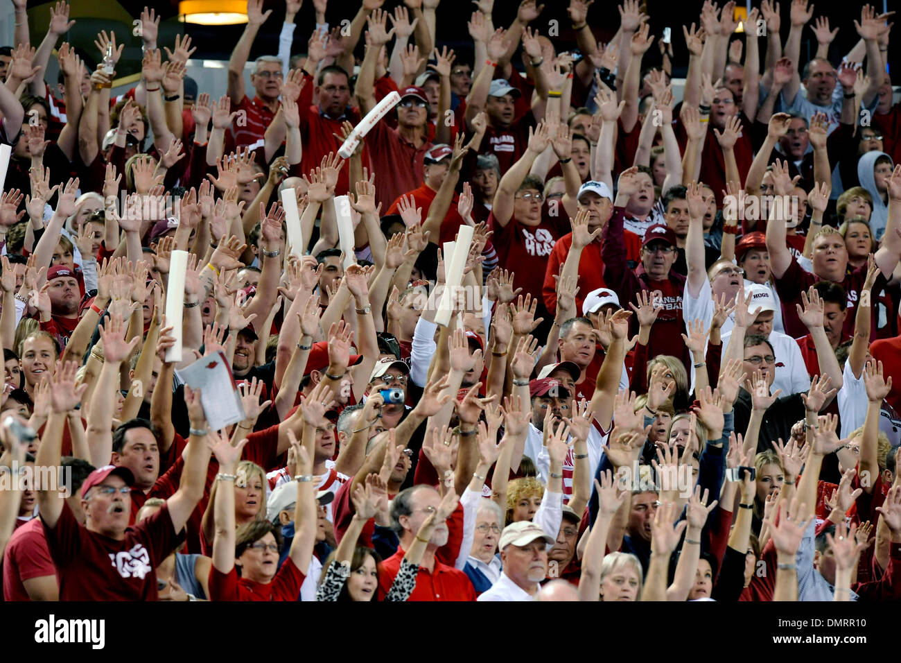 Inaugural 2009 Southwest Classic between the Arkansas Razorbacks and ...
