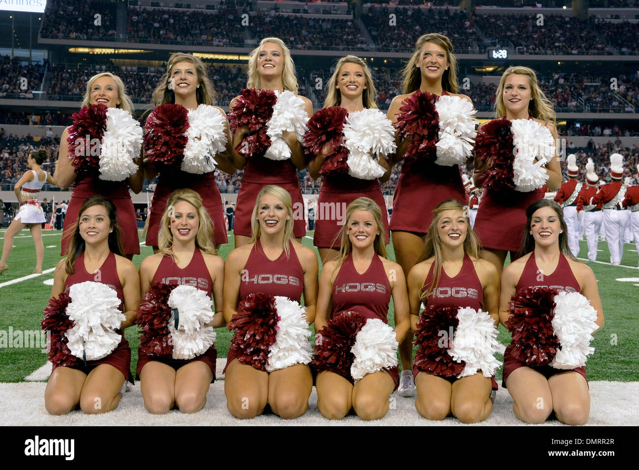 Inaugural 2009 Southwest Classic between the Arkansas Razorbacks and ...