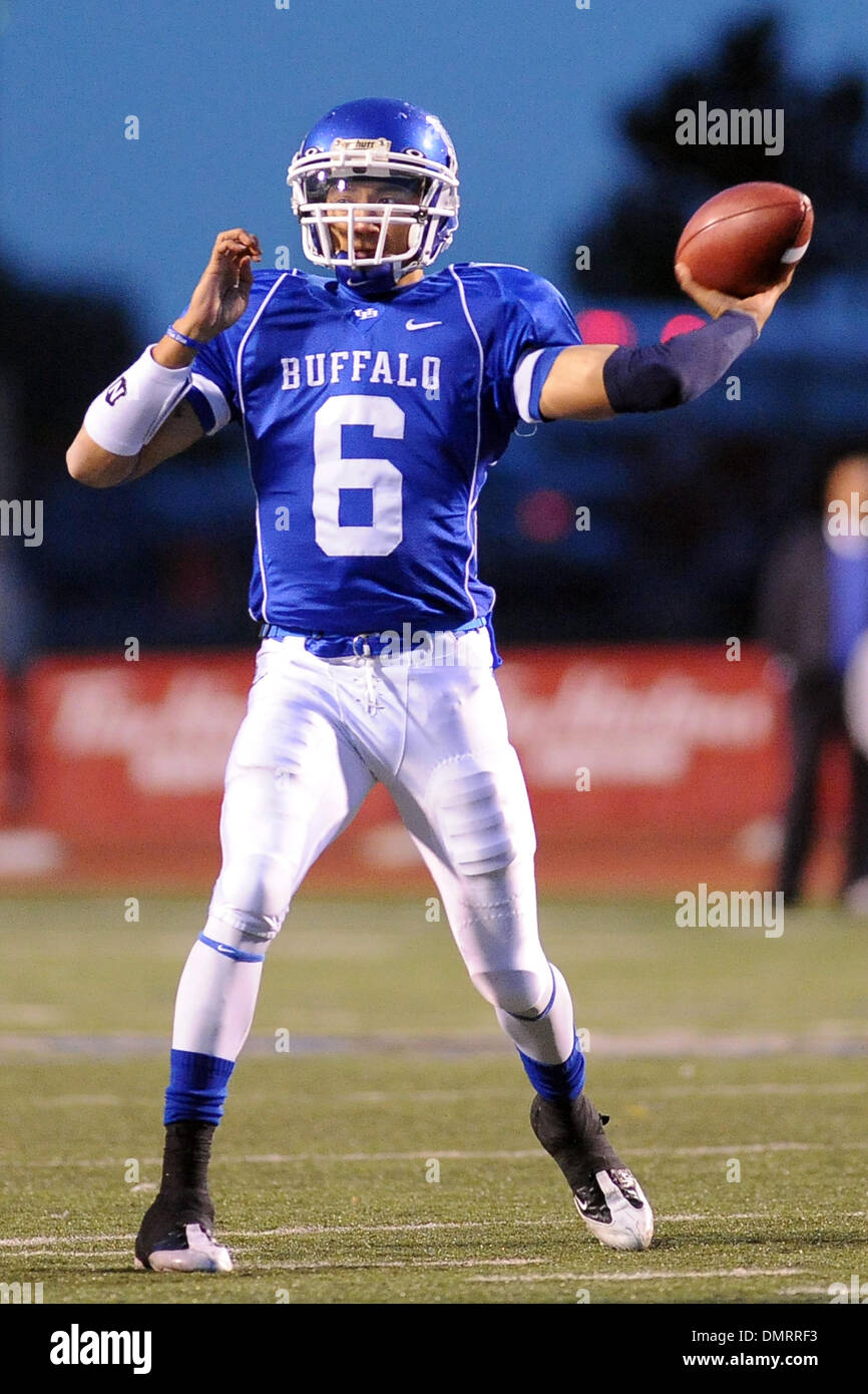 Buffalo quarterback Zach Maynard (6) side arms the pass to Buffalo wide ...