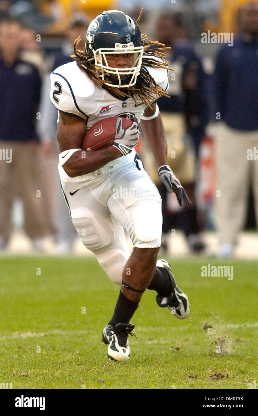 Connecticut Huskies running back Andre Dixon (2) runs for yardage in a ...