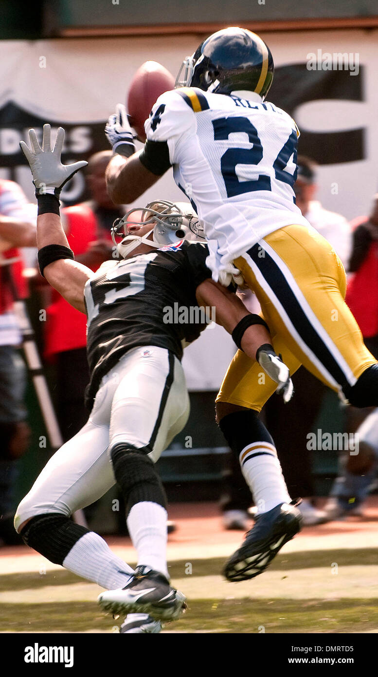 Oakland raiders wide receiver louis murphy hi-res stock photography and ...