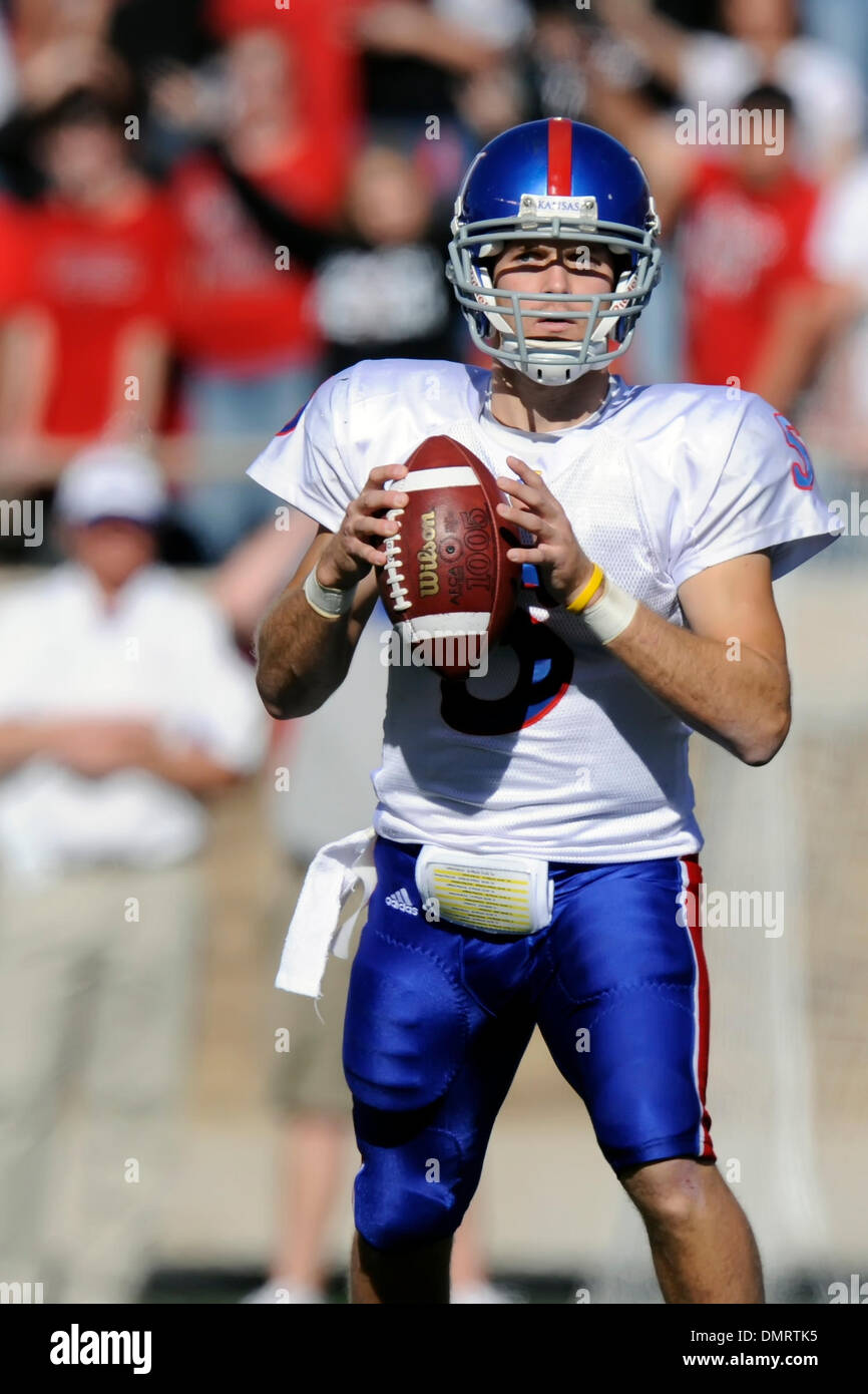 Kansas QB Todd Reesing goes 20-35 for 181 yds and 1 touchdown as the ...
