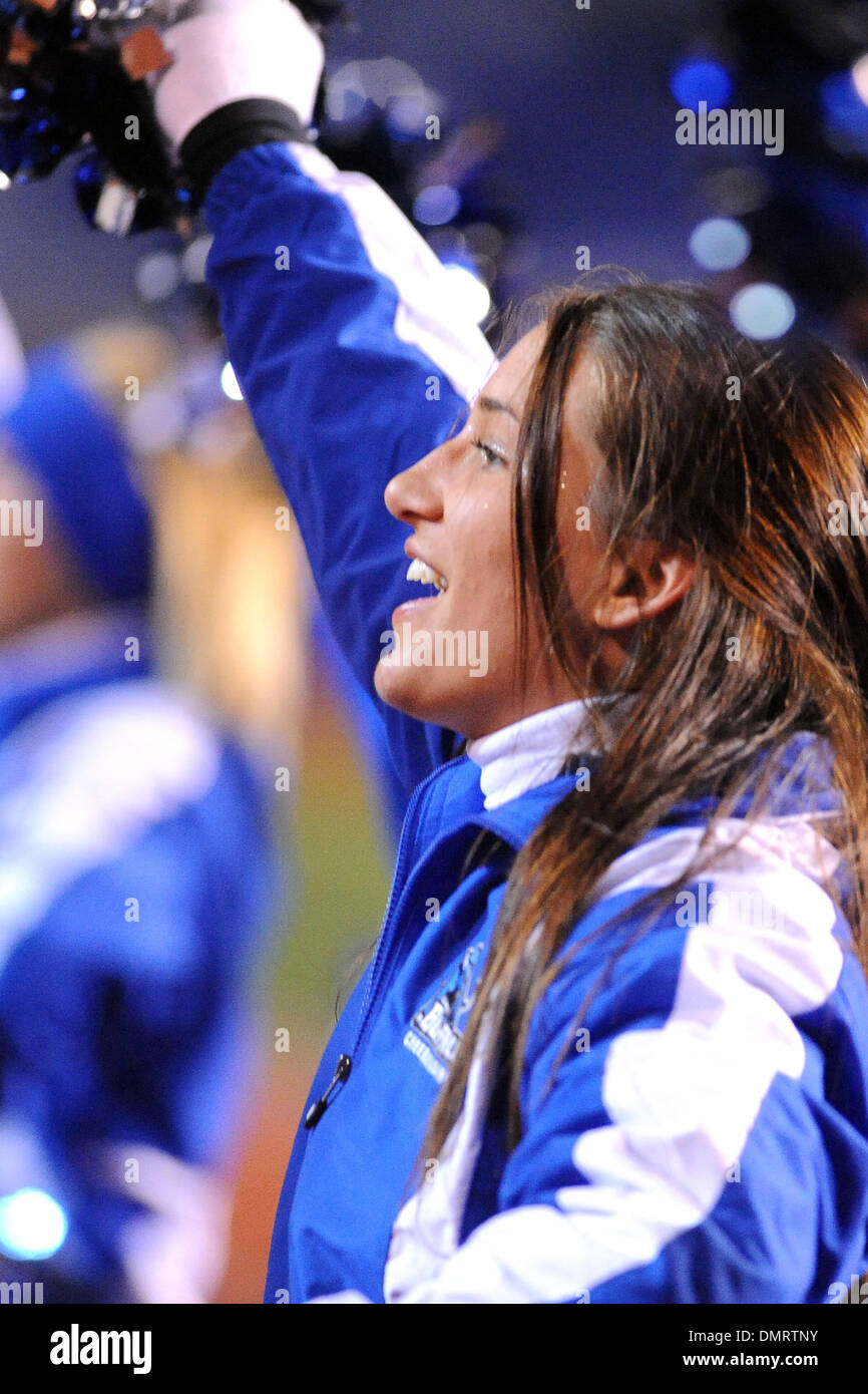 Cheerleader kick hi-res stock photography and images - Alamy