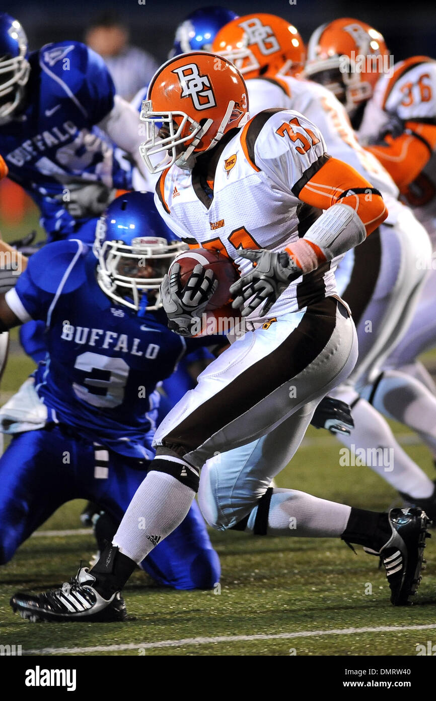 Bowling Green defensive back Roger Williams (31) looks for running room ...