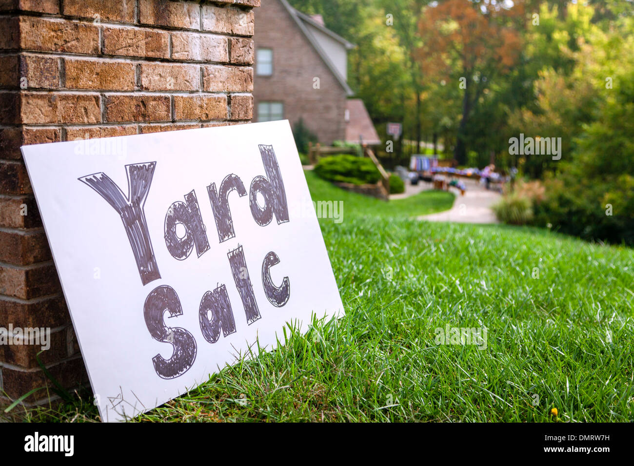 Yard sale sign hi-res stock photography and images - Alamy
