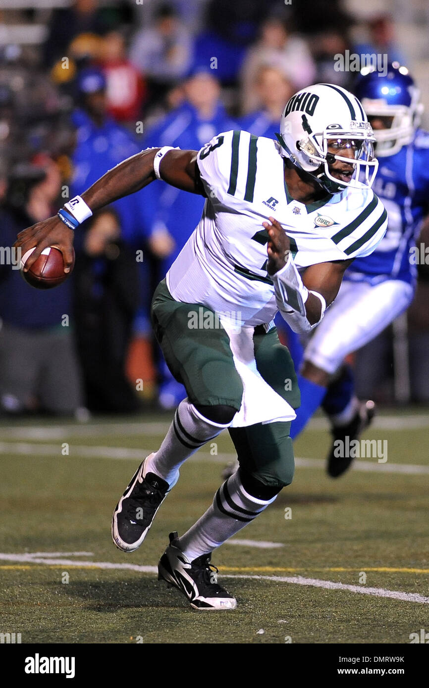 Ohio quarterback Theo Scott (3) scrambles against the Buffalo defense ...