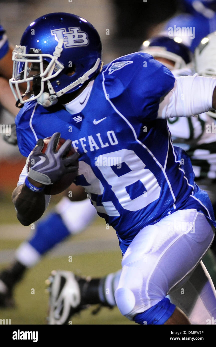 Buffalo running back Mario Henry (28) takes the third quarter hand-off ...