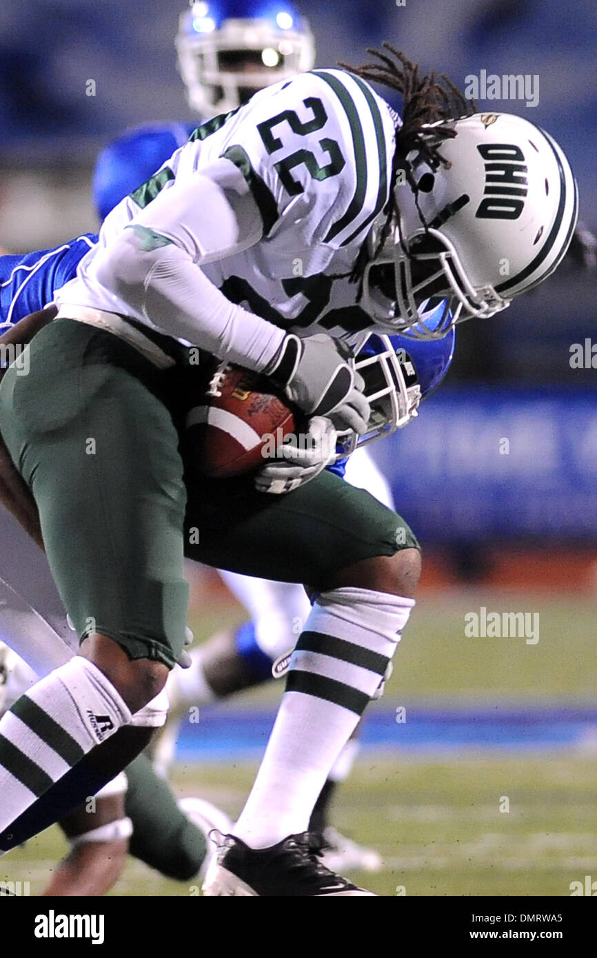 Ohio cornerback Shannon Ballard (22) picks off a Buffalo quarterback ...