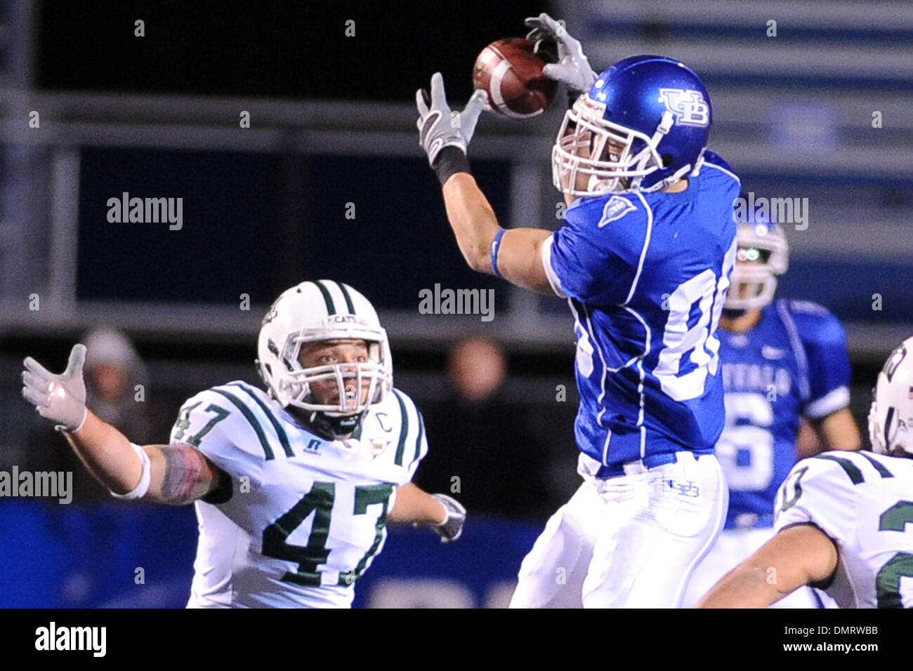 Buffalo wide receiver Brett Hamlin (88) pulls in the pass in front of ...