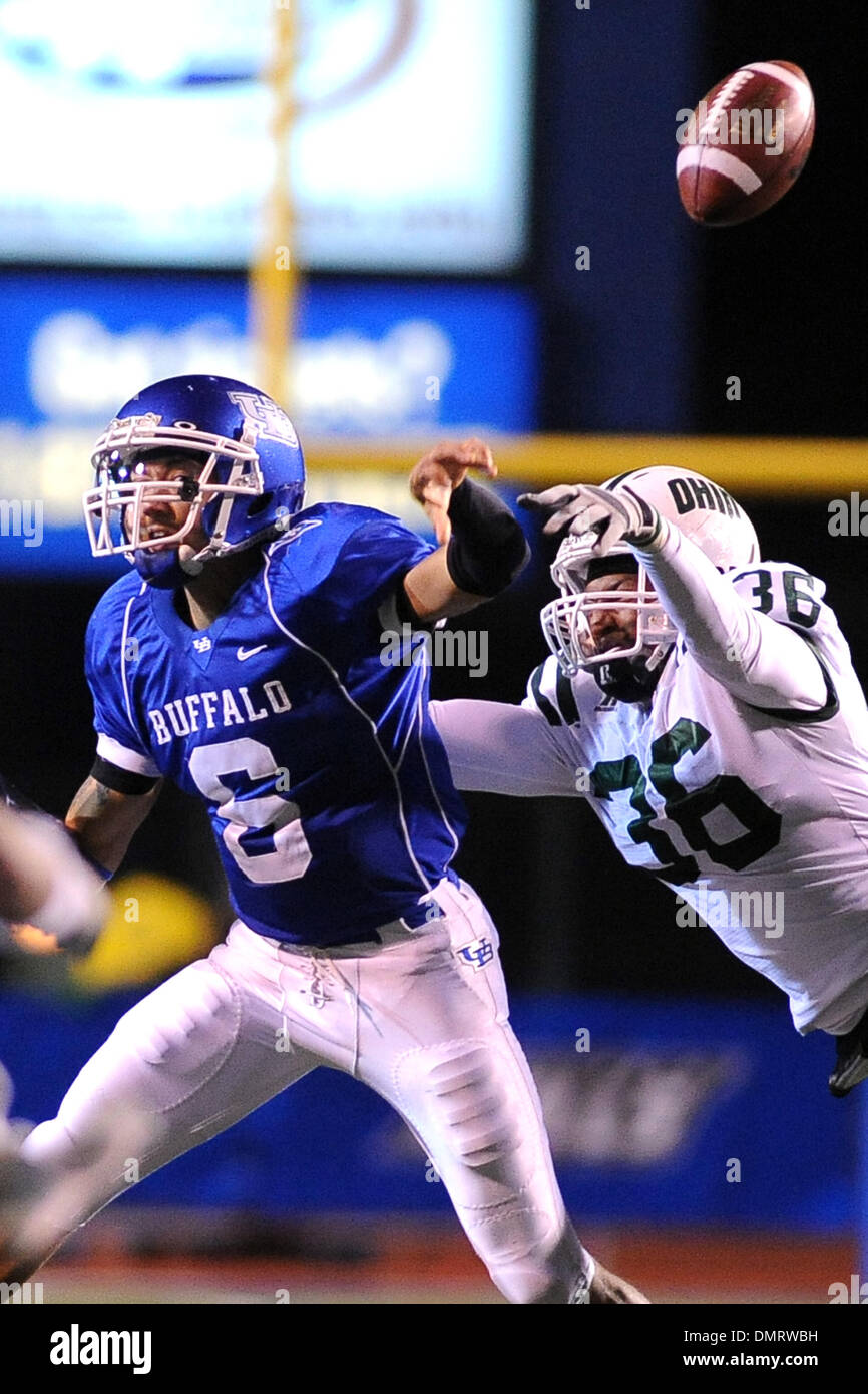 Buffalo quarterback Zach Maynard (6) makes the off balanced throw ...